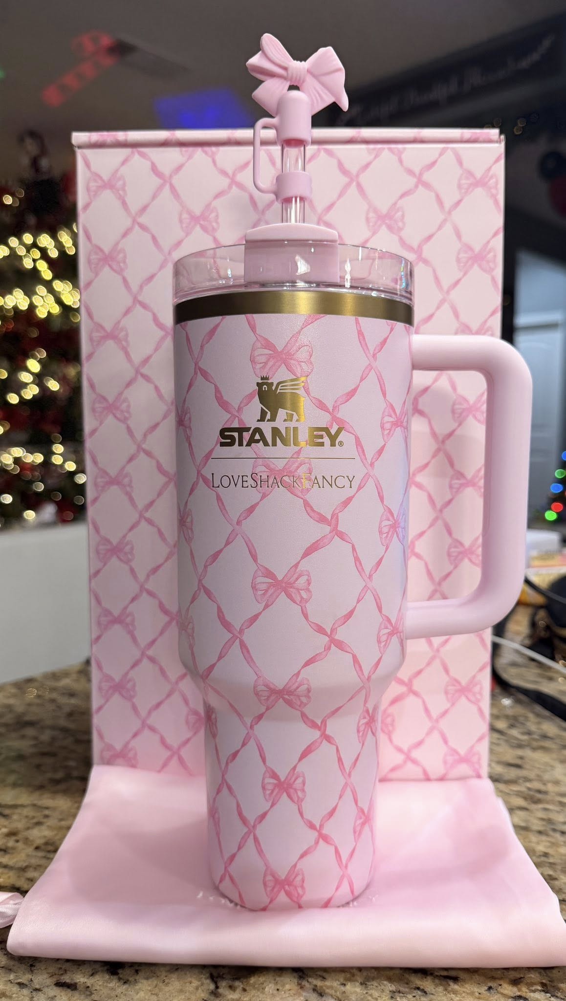 The Stanley 1913 X Loveshackfancy Quencher Baby Bow Peppermint Pink